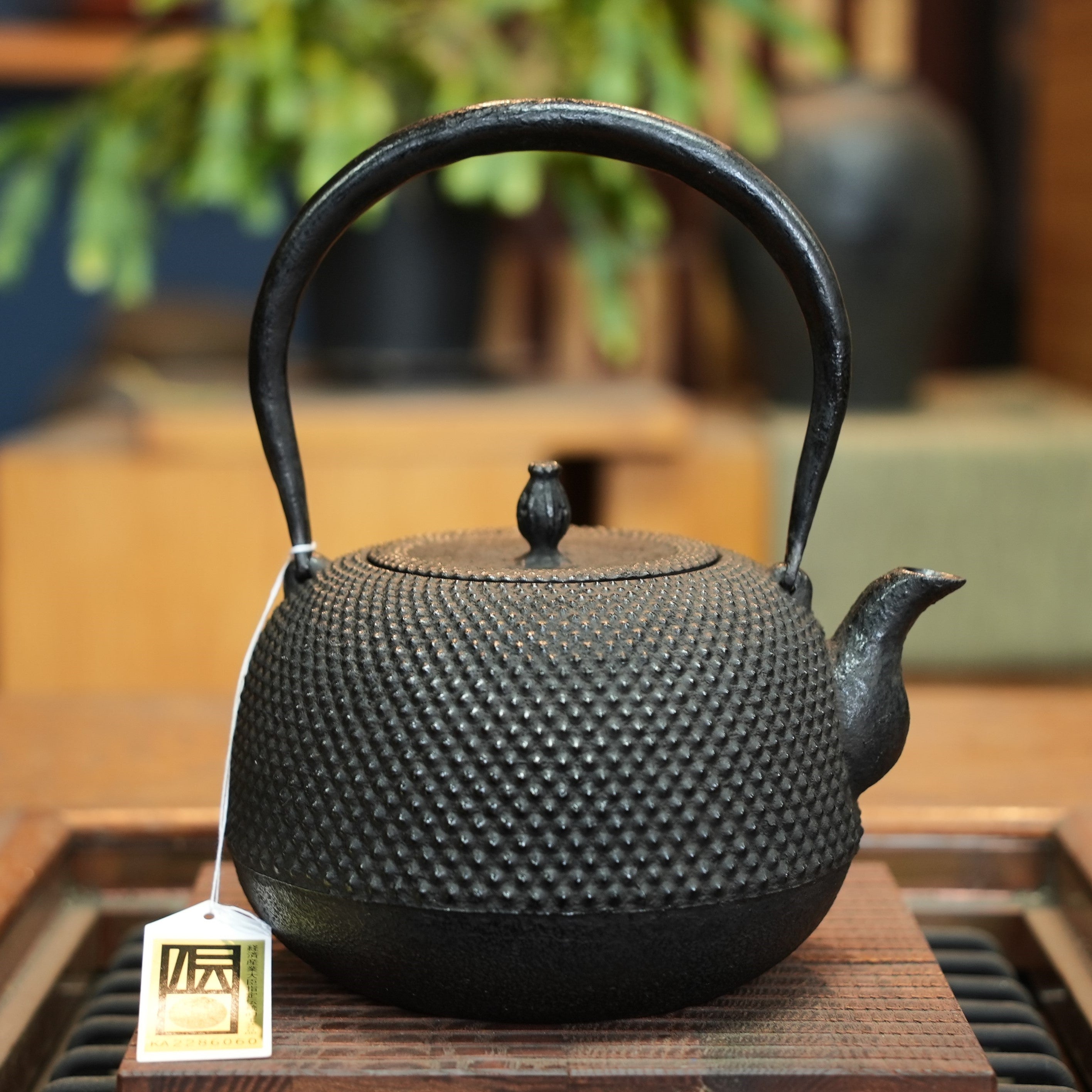 Nambu Ironware, Japanese cast Iron Kettle Tetsubin, MARU NAMBU ARARE 1 – OITOMI