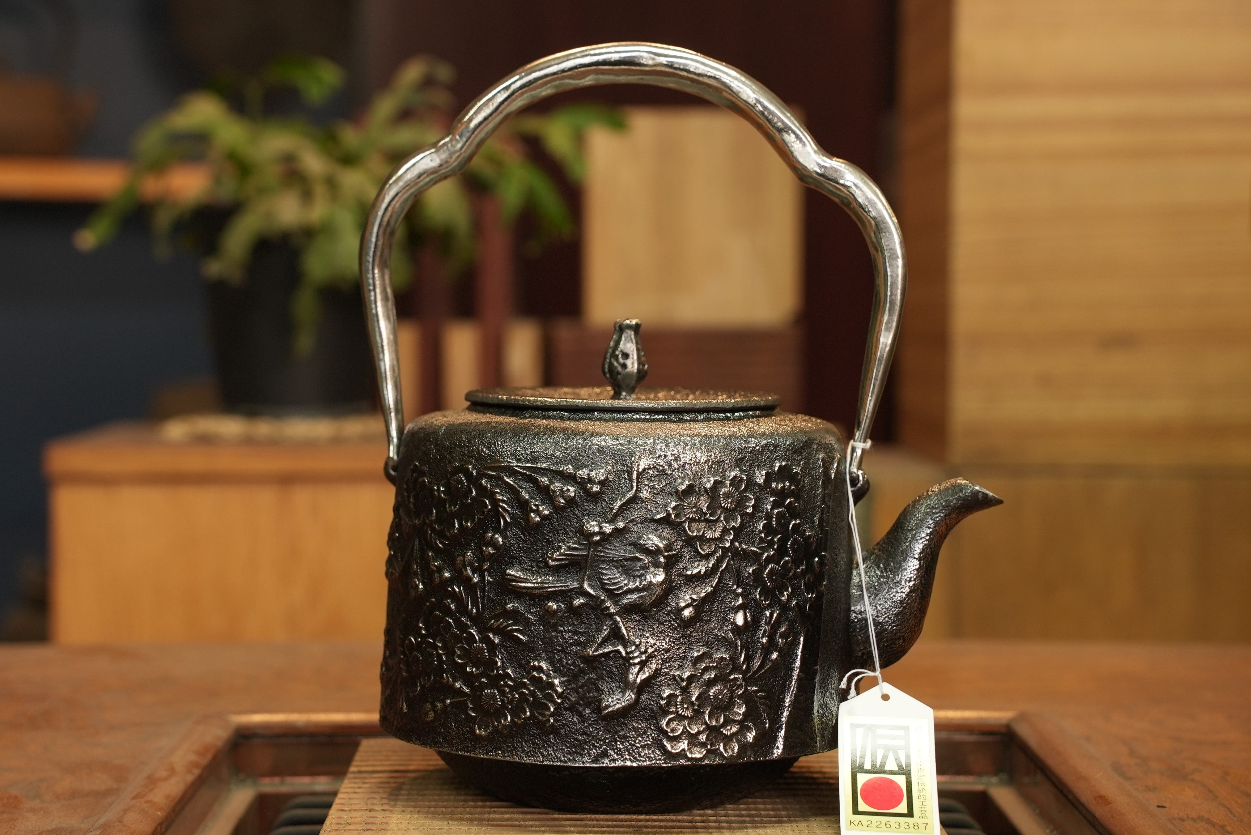 Nambu Ironware, Japanese Iron Sand Kettle, KACHO(Flower and Bird), 1.8L ...