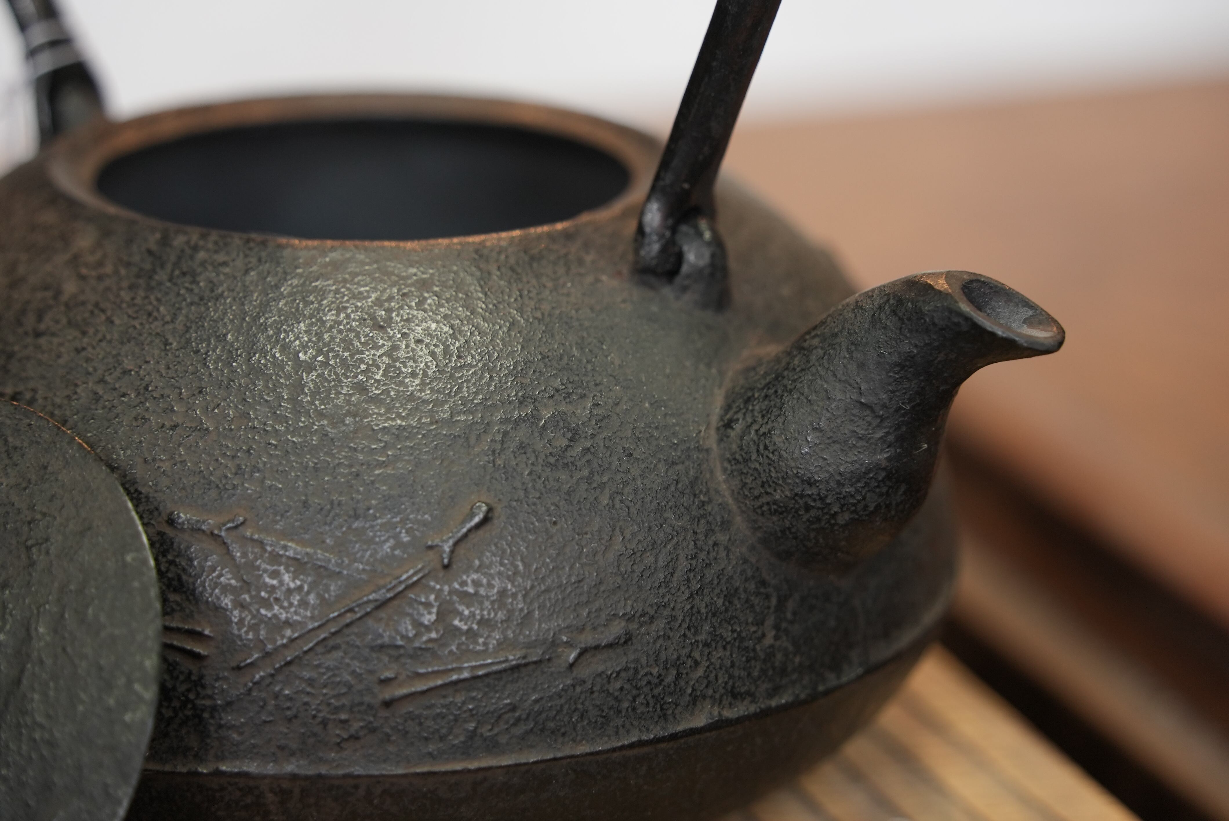 Authentic Japanese Nambu Ironware(Tekki) Cast Iron Kettle - Tetsubin, HOUJYU-GATA MATSUBA, 1.4L ...