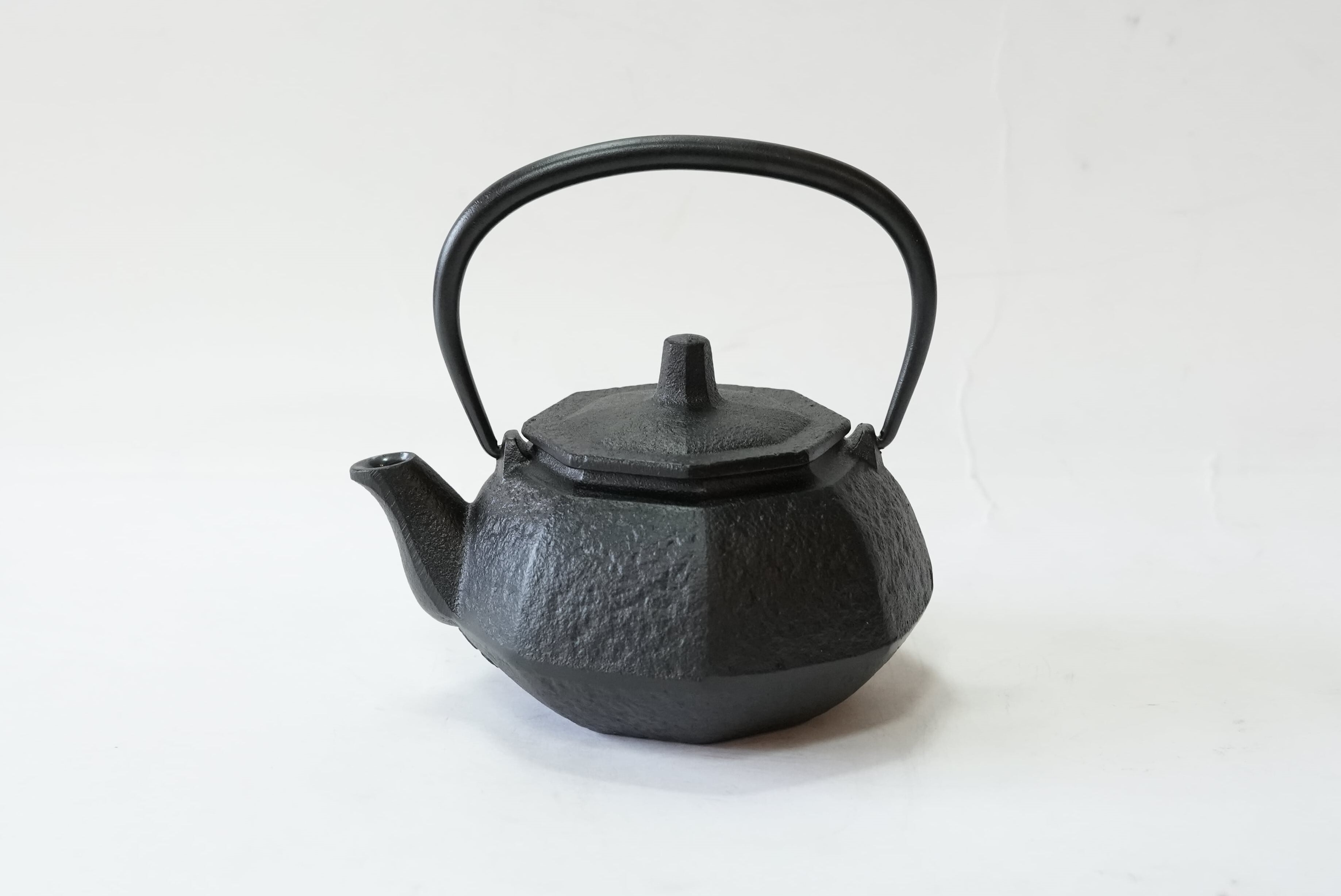 Nambu Ironware, Authentic Japanese Tetsubin Teapot, TEI-HAKKAKU, 0.3L ...