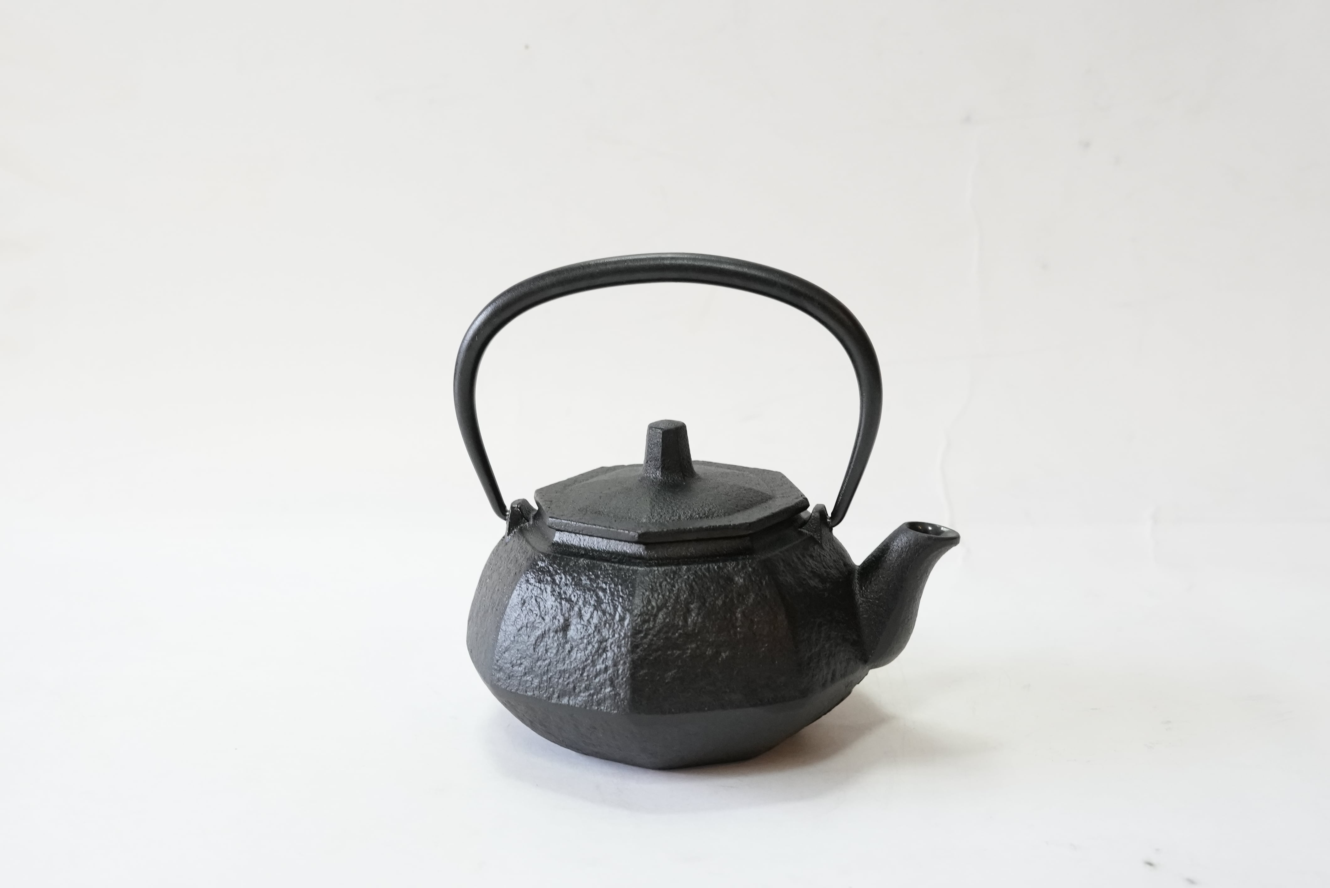 Nambu Ironware, Authentic Japanese Tetsubin Teapot, TEI-HAKKAKU, 0.3L ...